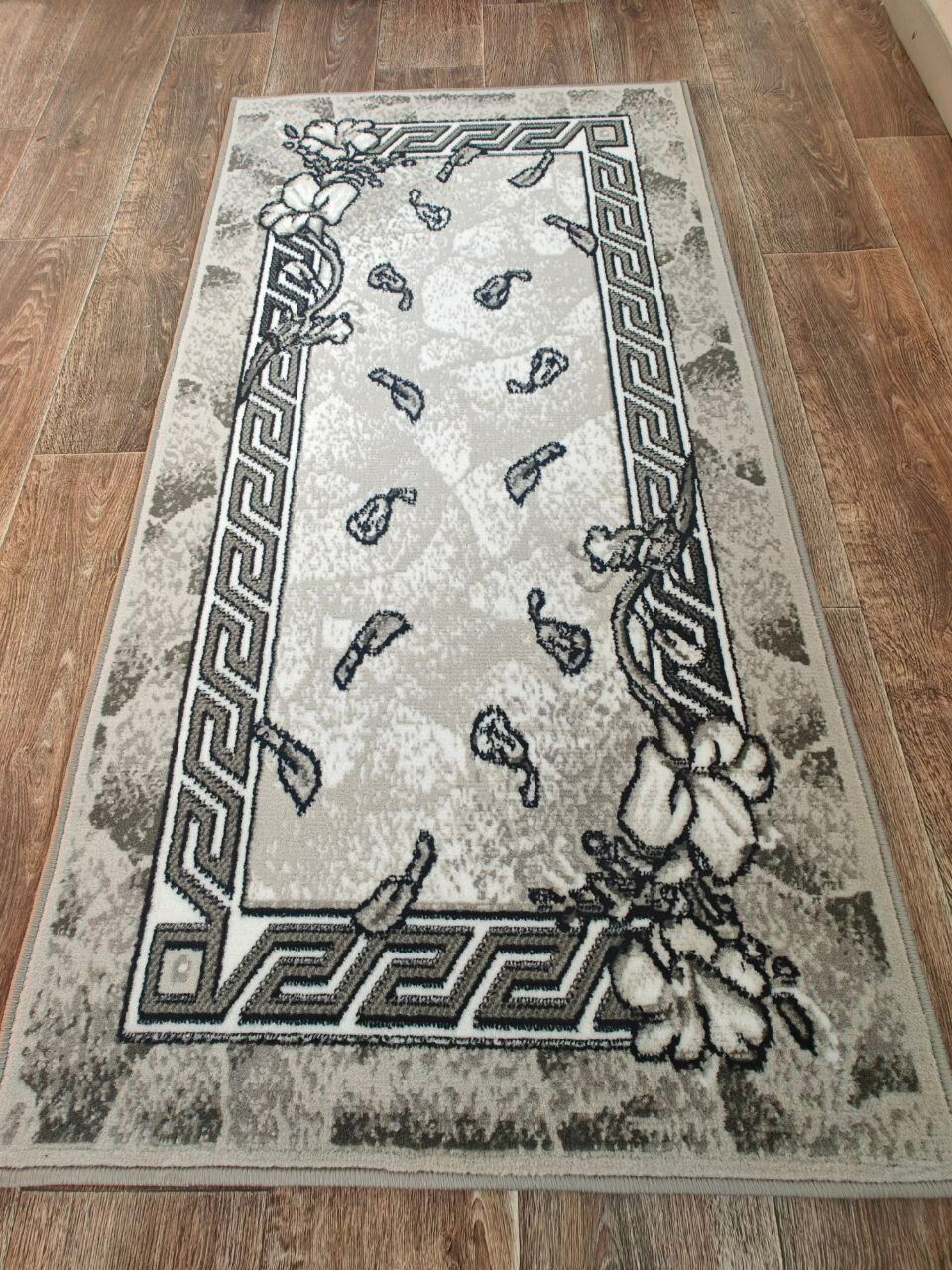 Коврик прикроватный серый на основу нанесен латекс и не скользит размер 80 на 150 прямоугольный формы