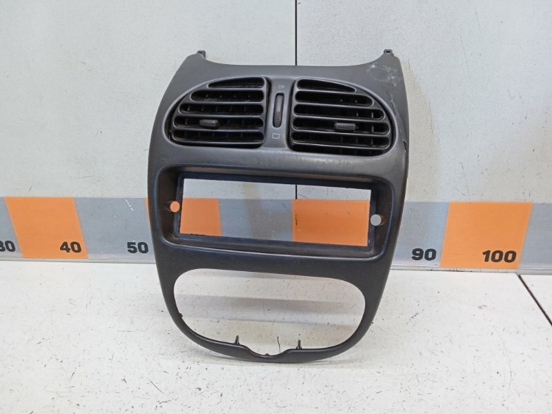 Б/У в сборе с дефлекторами, Пежо 206 Рамка магнитолы Peugeot 206 2001 3E 244311 Peugeot-Citroen арт. 8211C3