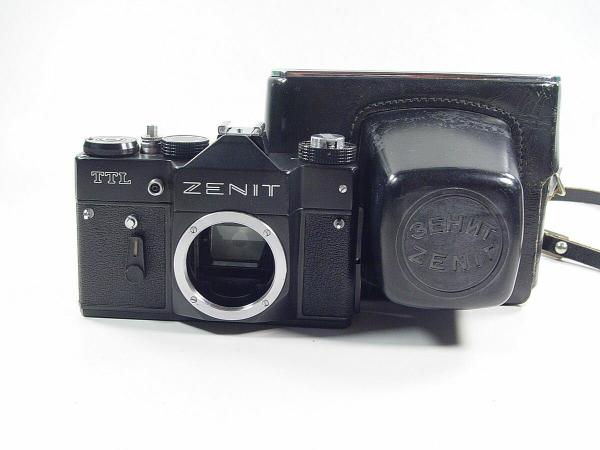 Фотоаппарат старинный Зенит-TTL ТТЛ. Черный корпус. СССР, 1981 г. Металл и пластик. Лот 12