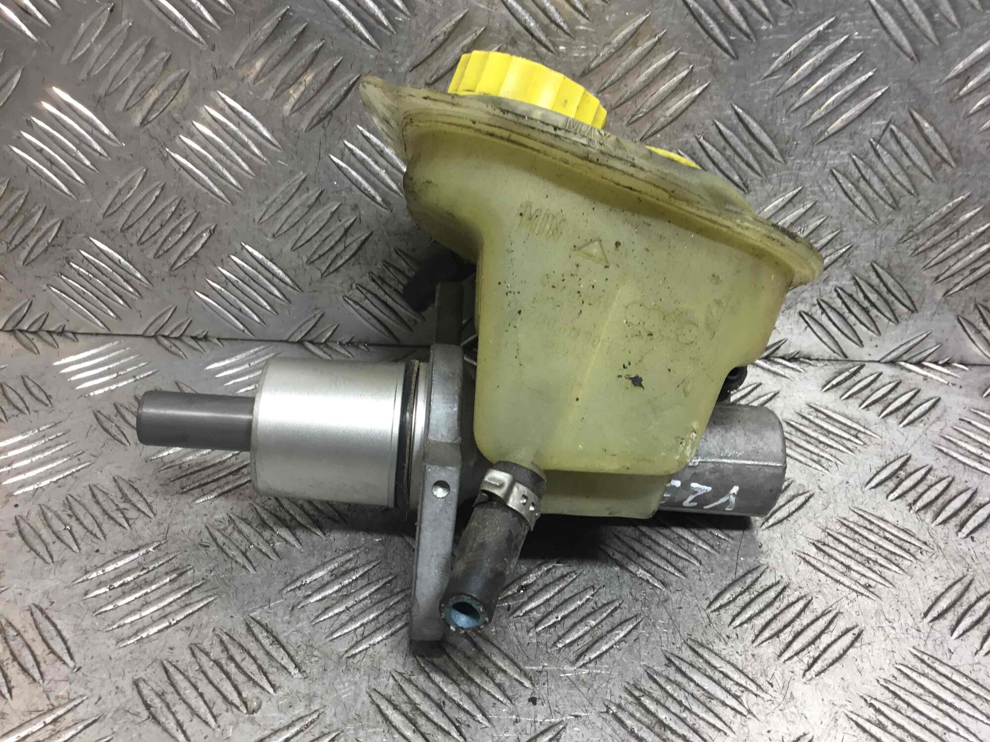 Б/У Цилиндр тормозной главный Audi A6 C5/4B (1997-2004) 2001 г.