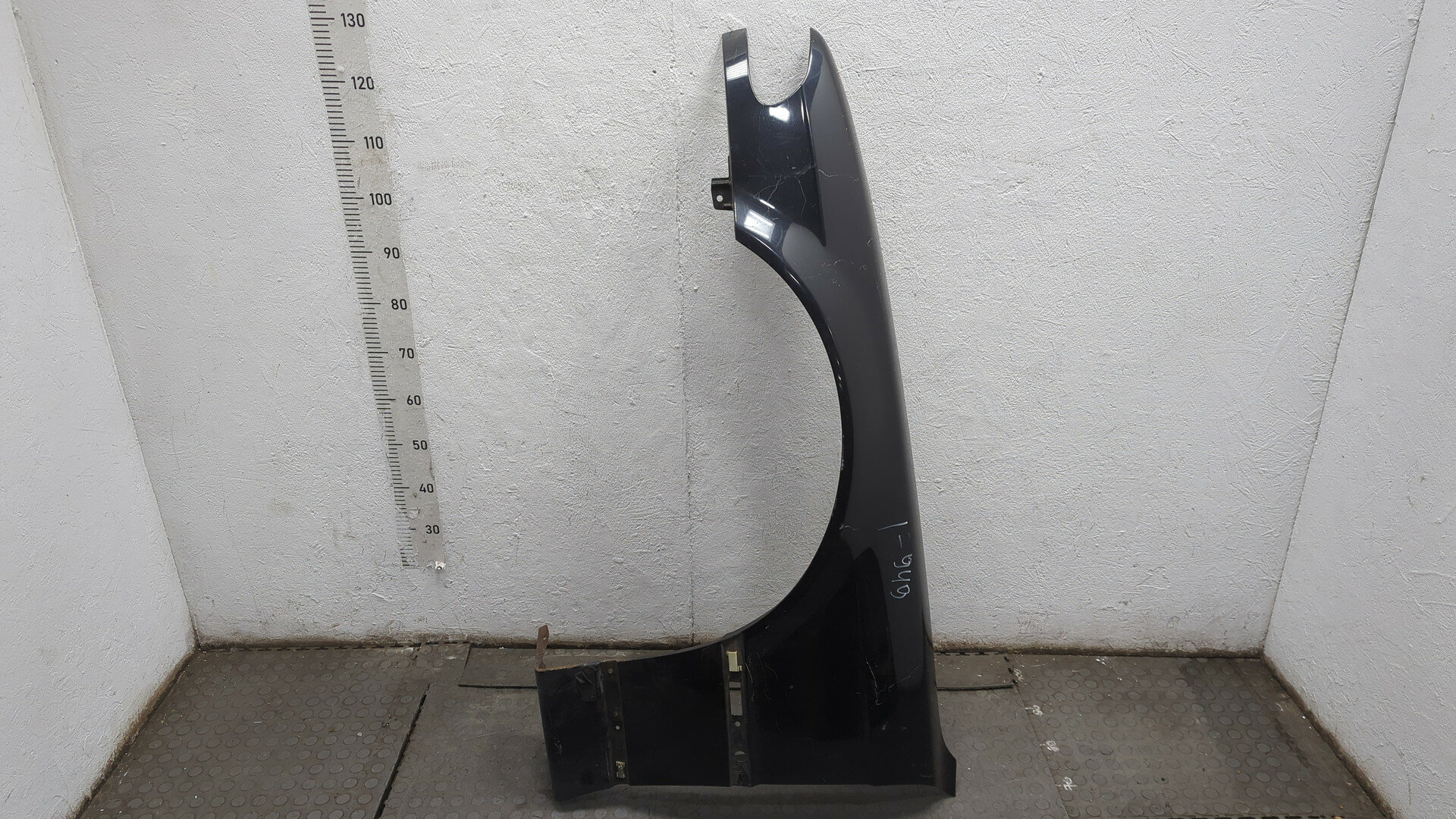 Крыло левое переднее BMW 7 E38 Б/У