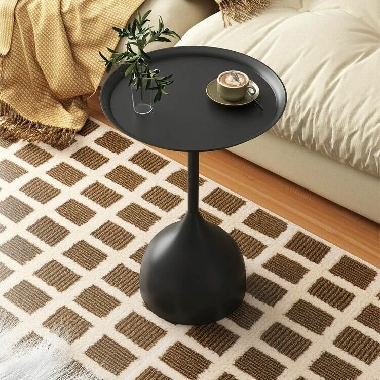 Простой круглый стол из кованого железа