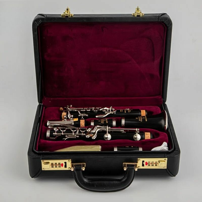 Кларнет R13 си-бемоль, изготовлен из бакелита, 17 клавиш.