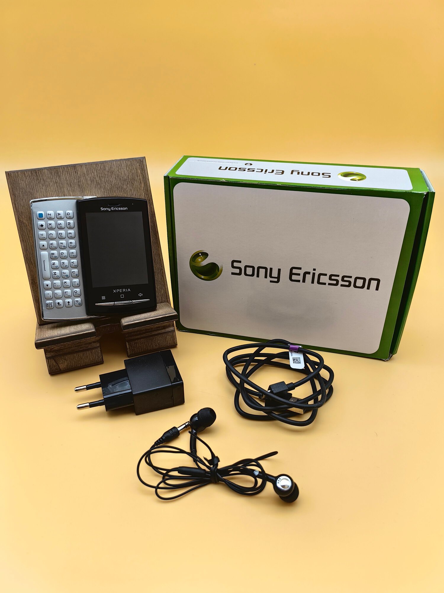 Мобильный кнопочный телефон Sony Ericsson Xperia X10 mini pro (U20i), Черный