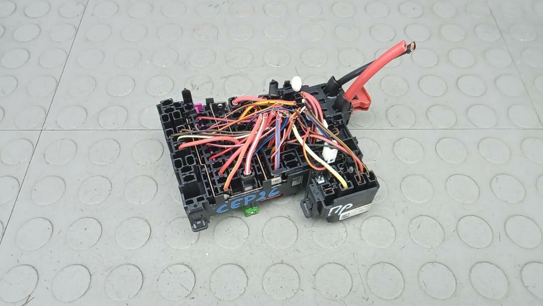 Блок предохранителей Volkswagen Golf 7 2013