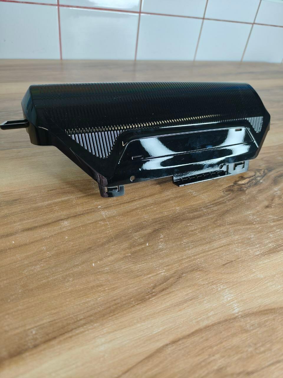 Молдинг бампepа пеpедний правый на Voyah Free 2024 I рестайлинг (2022-2025) H97C3718042AB