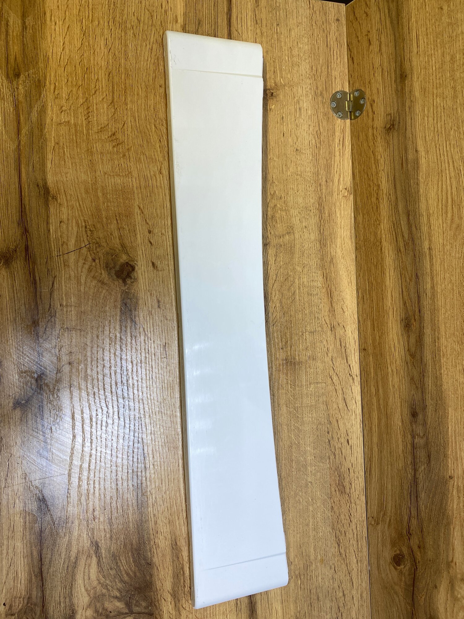 Нижняя цокольная пластиковая панель для стиральной машины Indesit IWUD4085, оригинал, б/у