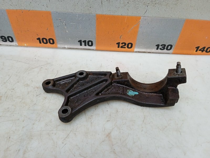 Б/У 2.0 SPLIT PORT, Форд Фокус 1 Кронштейн промежуточного вала Ford Focus 2000 1 339013 FORD арт. XS4W3K305DA