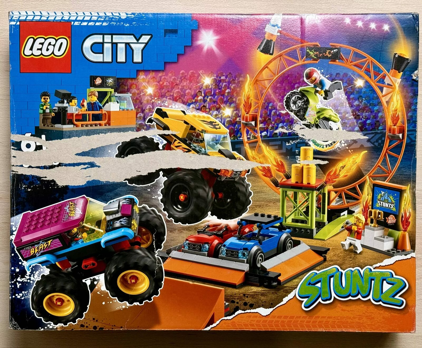 Конструктор LEGO 60295 Арена для шоу каскадёров