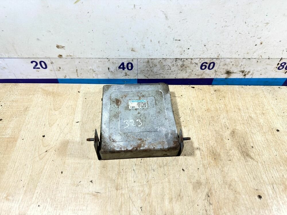 Блок управления двигателем Mazda 323 BA Z5B518881C