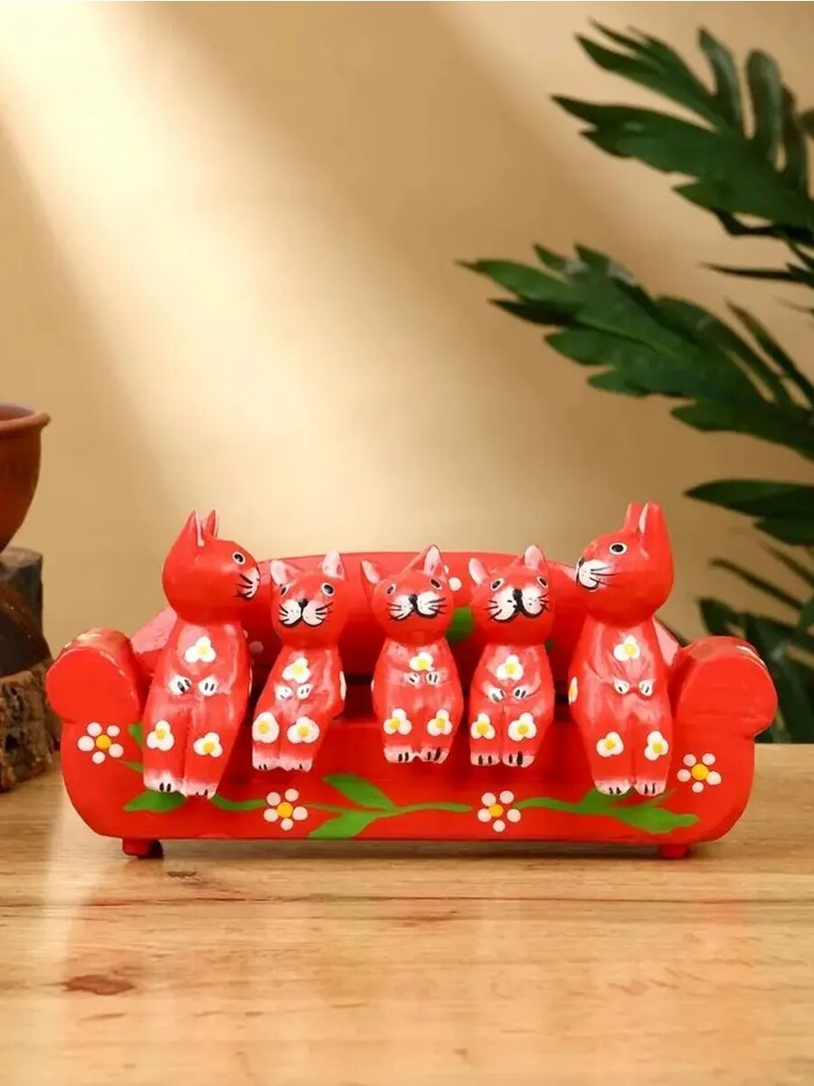 Кошачья семейка — уютный деревянный сувенир