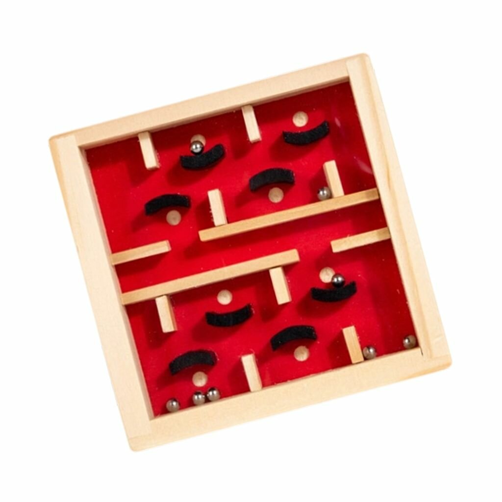 Деревянный лабиринт с мраморными шариками