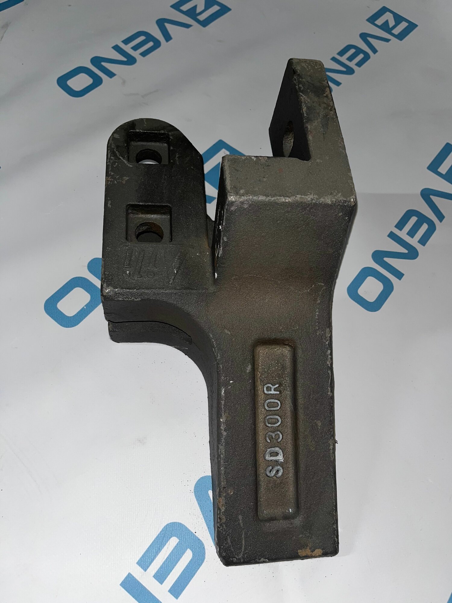 Зуб ковша боковой правый K1040465A (SD300R) для погрузчиков DOOSAN SD300