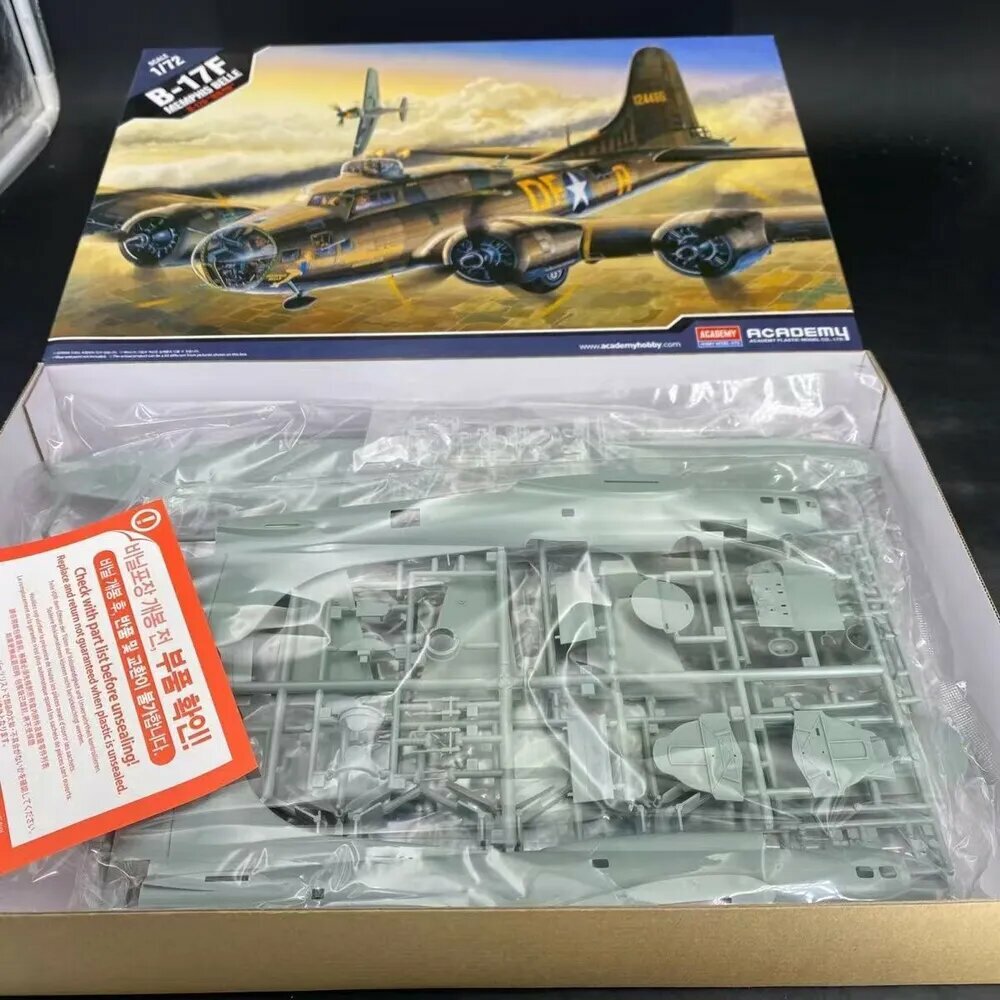 KNOW EASY-ACADEMY AC12495 1/72 US B-17F Memphis Belle бумер сборная модель самолета