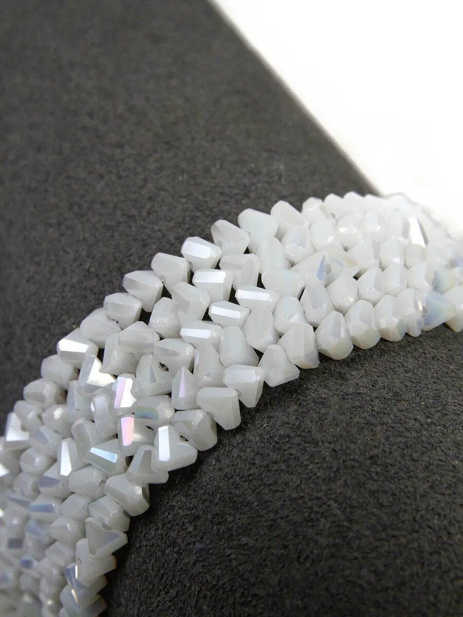 Алмазная грань, стекло, белый - сердечки 4 мм - 36 см