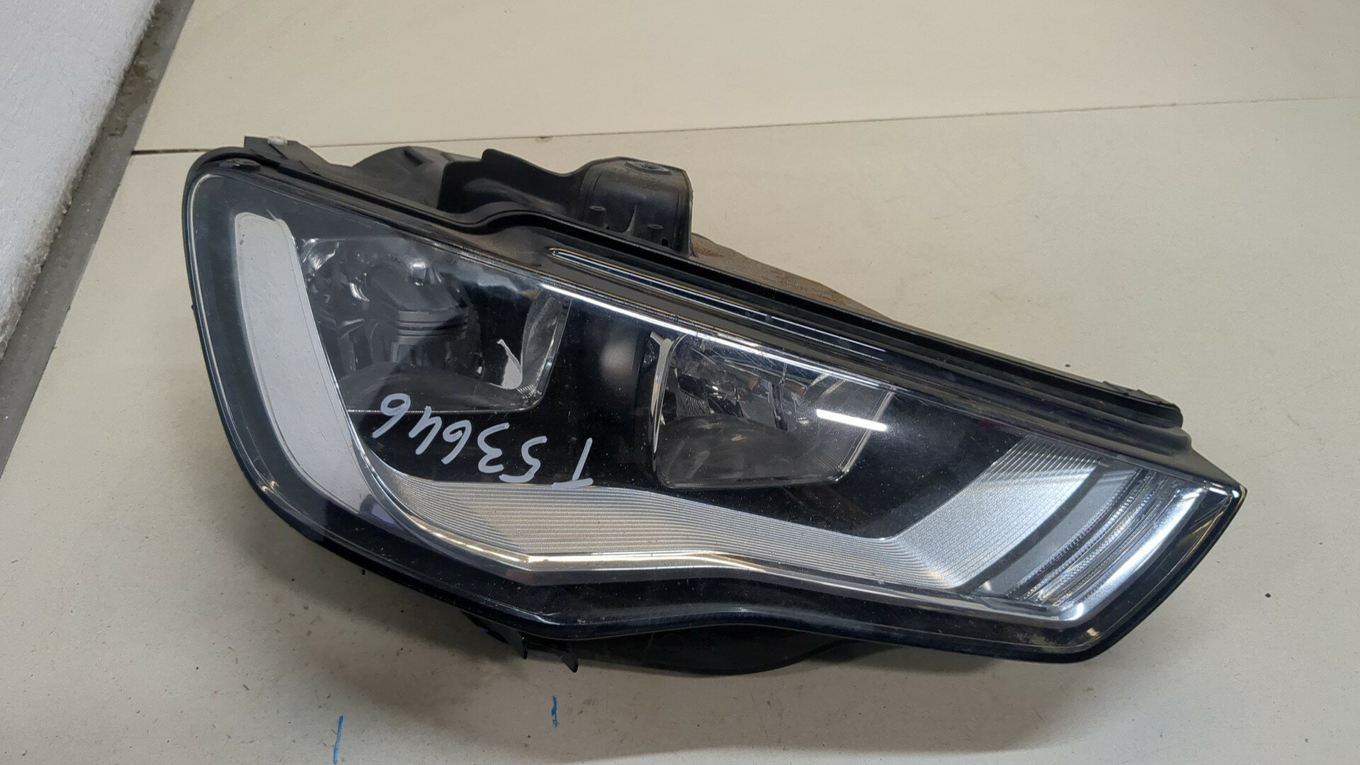 Фара (передняя) правая Audi A3 (8V) Б/У