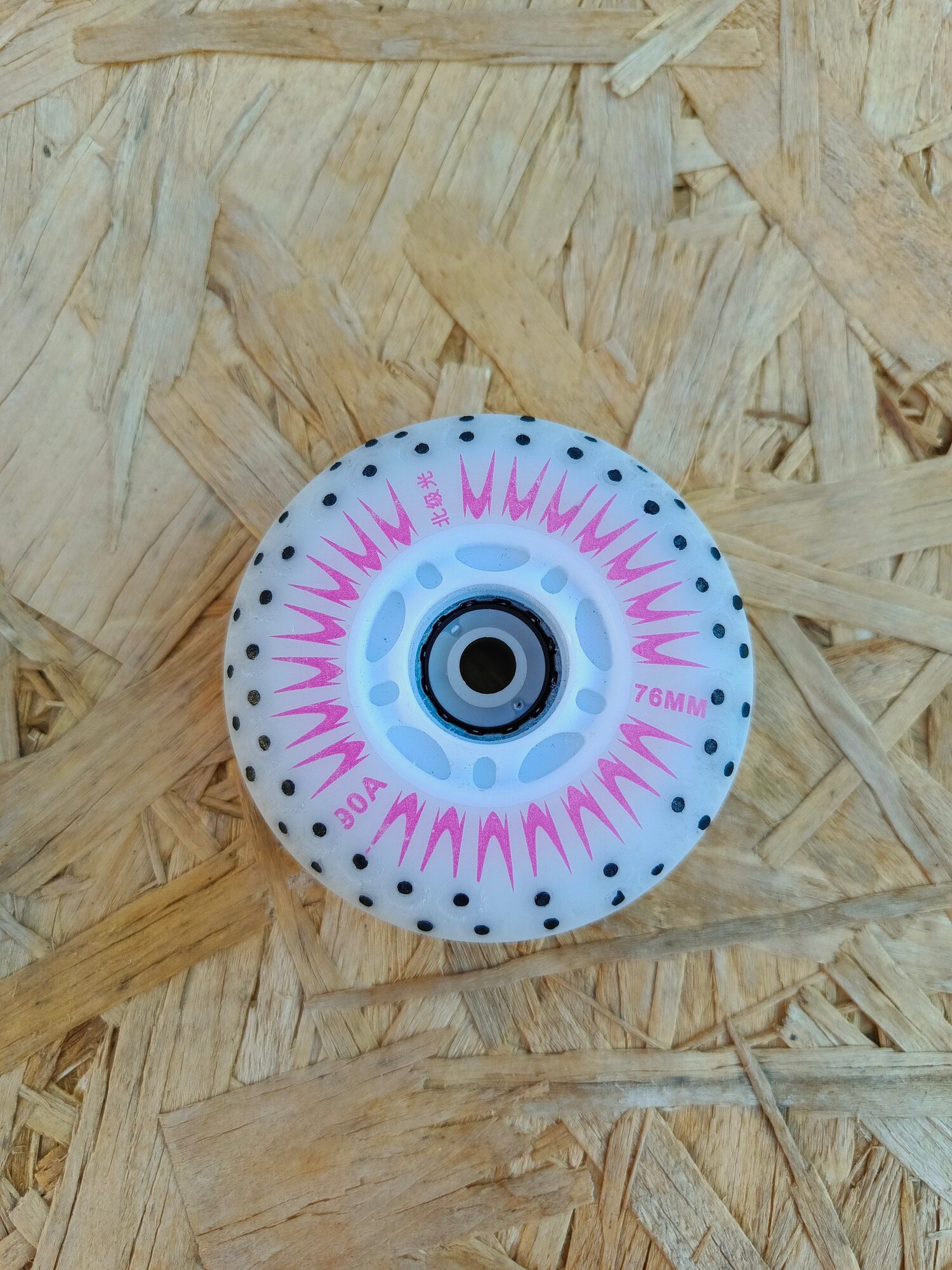 Колеса для роликов светящиеся розовым искряшки. (4шт) Аврора 76мм с жесткостью 85а. Кремниевых вставок 100шт.