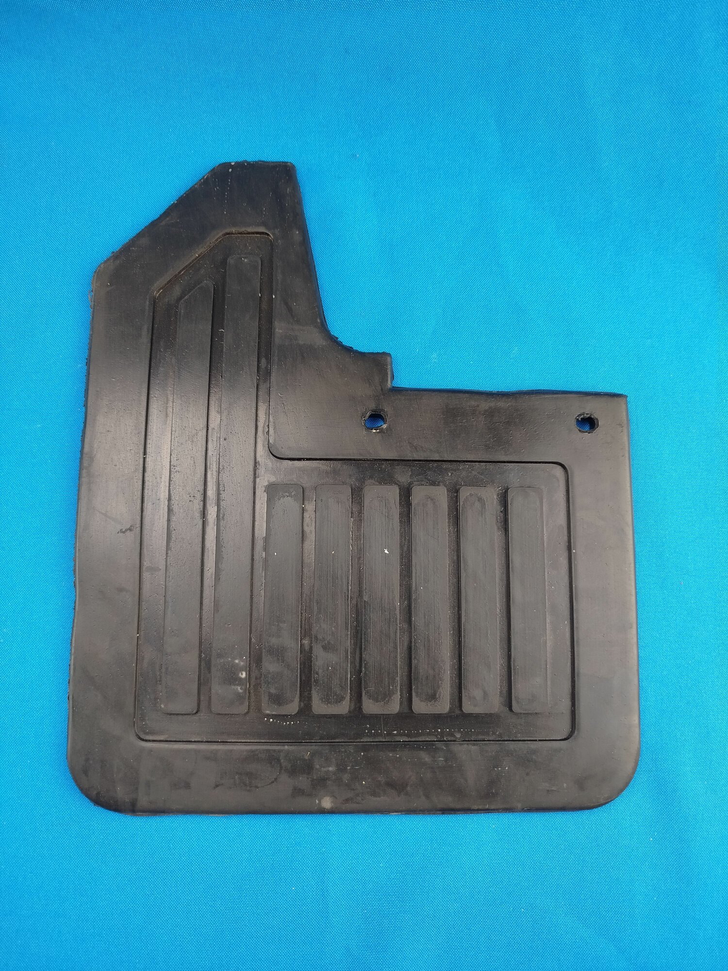 Брызговик передний левый "БРТ" для а/м Нива