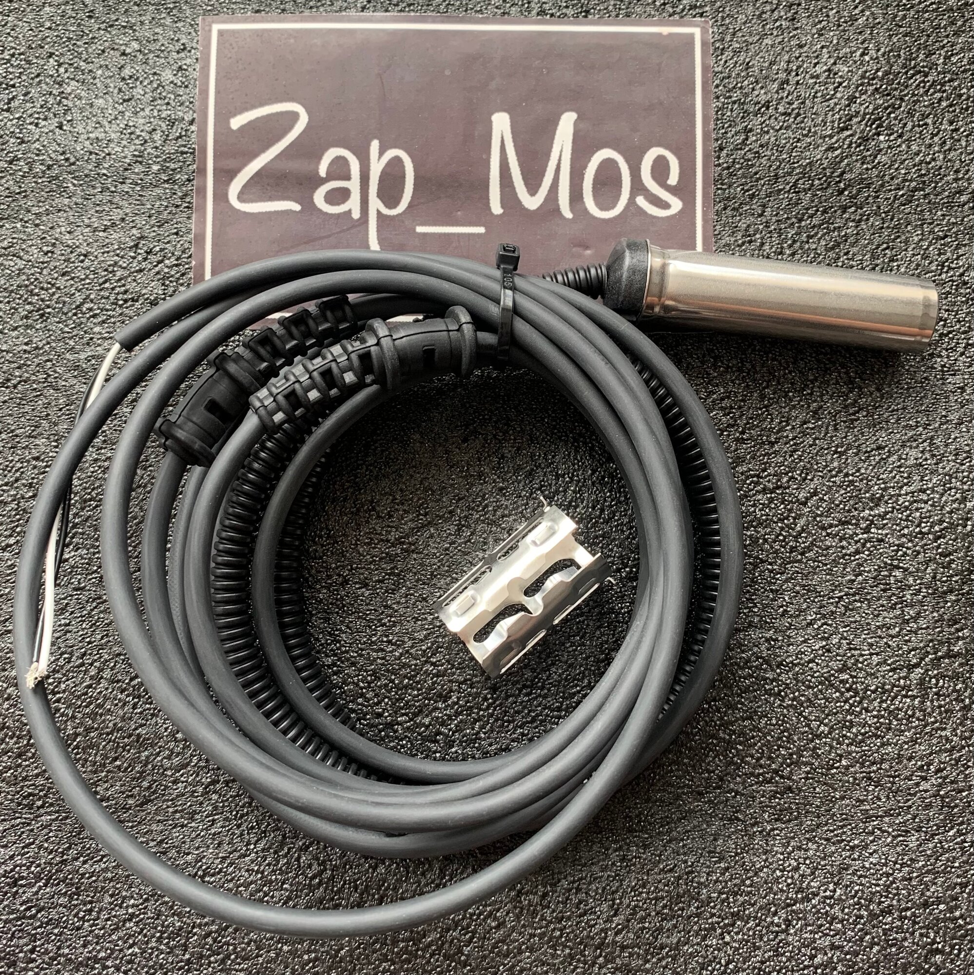 Датчик скорости задний правый ABS A4635401217 Mercedes W463 G-class