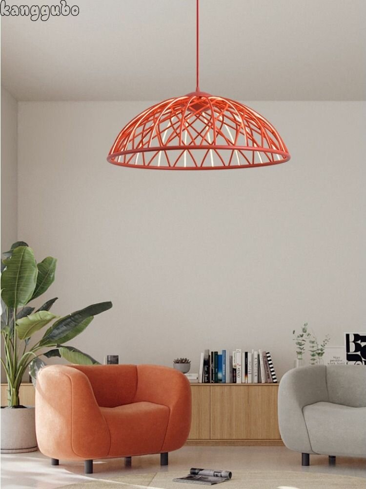 Круглый светильник из плетеной сетки