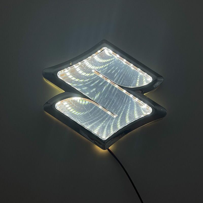 Шильдик эмблема сузуки светящаяся 3D 12V для автомобилей Suzuki Хвост светодиодная подсветка эмблемы