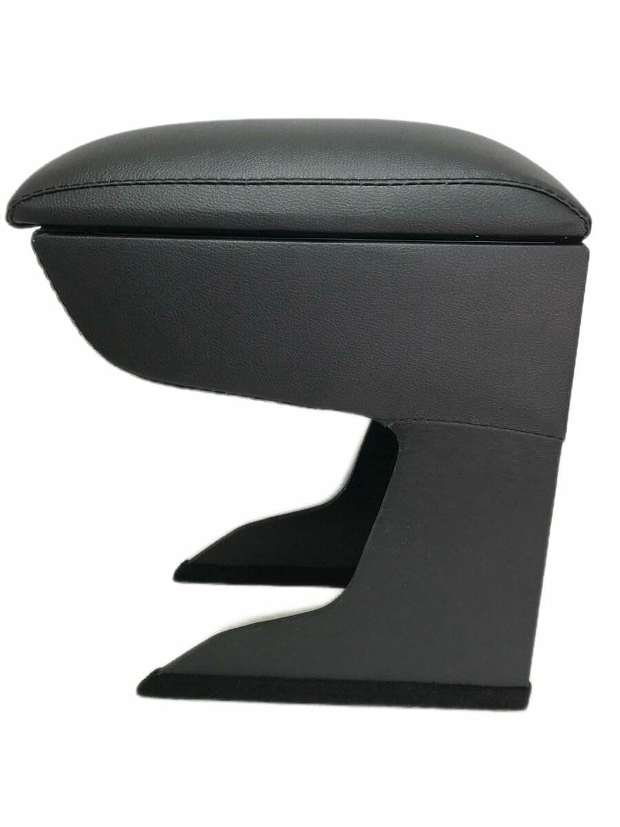 Подлокотник кожаный для Lada Largus (Лада Ларгус) черный "гладкая крышка" оригинал
