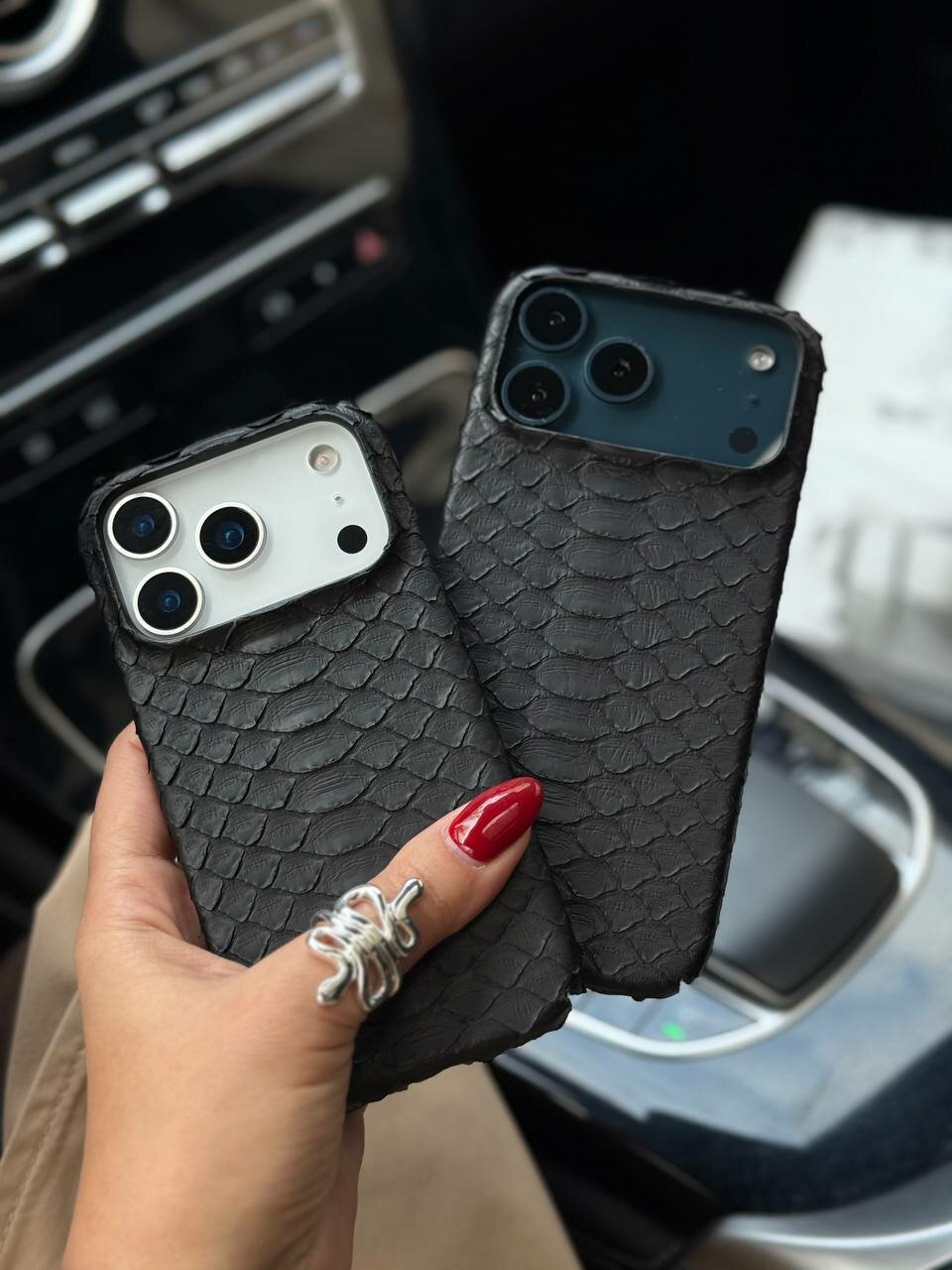 Черный чехол для iPhone 17 Pro из кожи питона