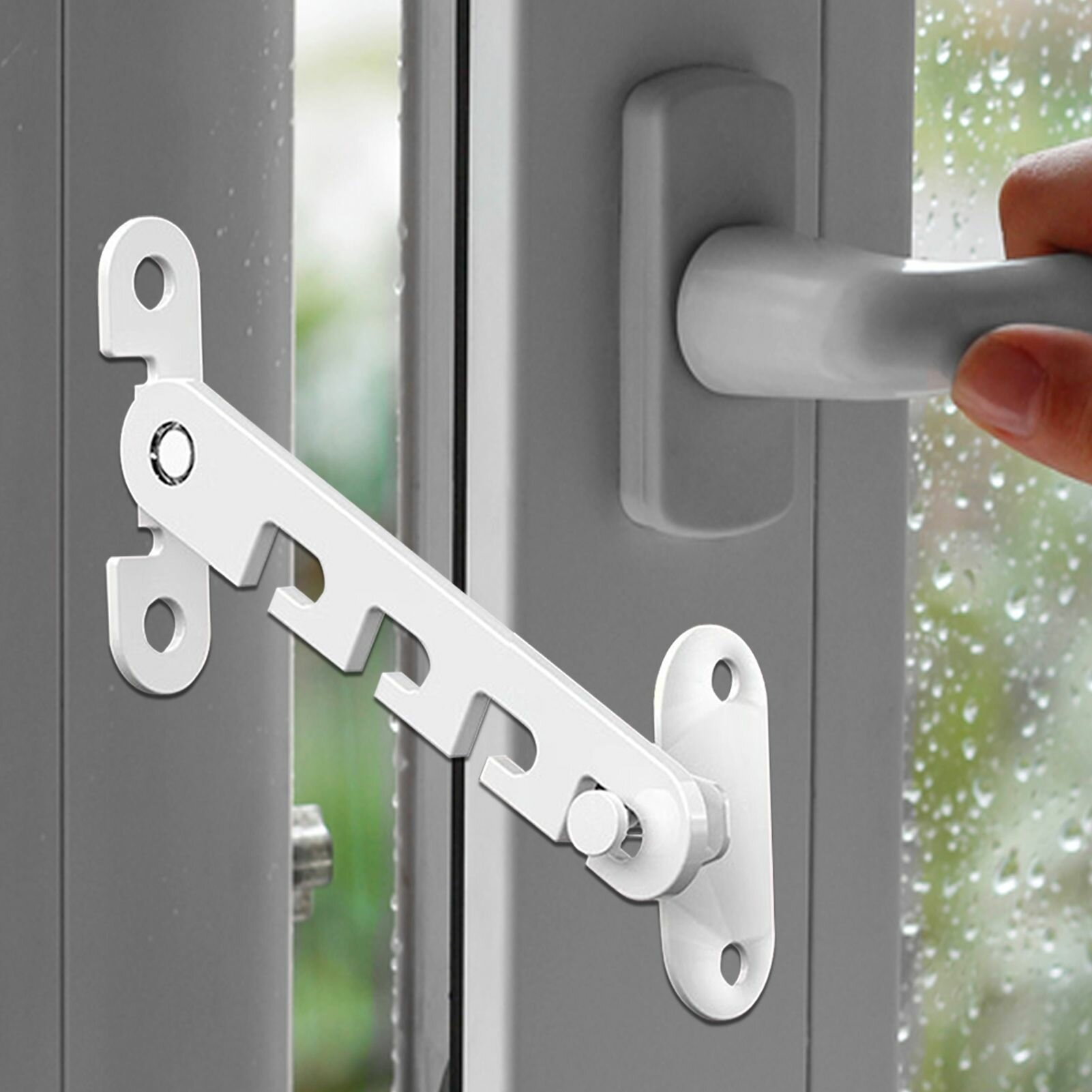 Регулируемые защитные решетки для окон, уплотнители дверей и а также замки-крючки.