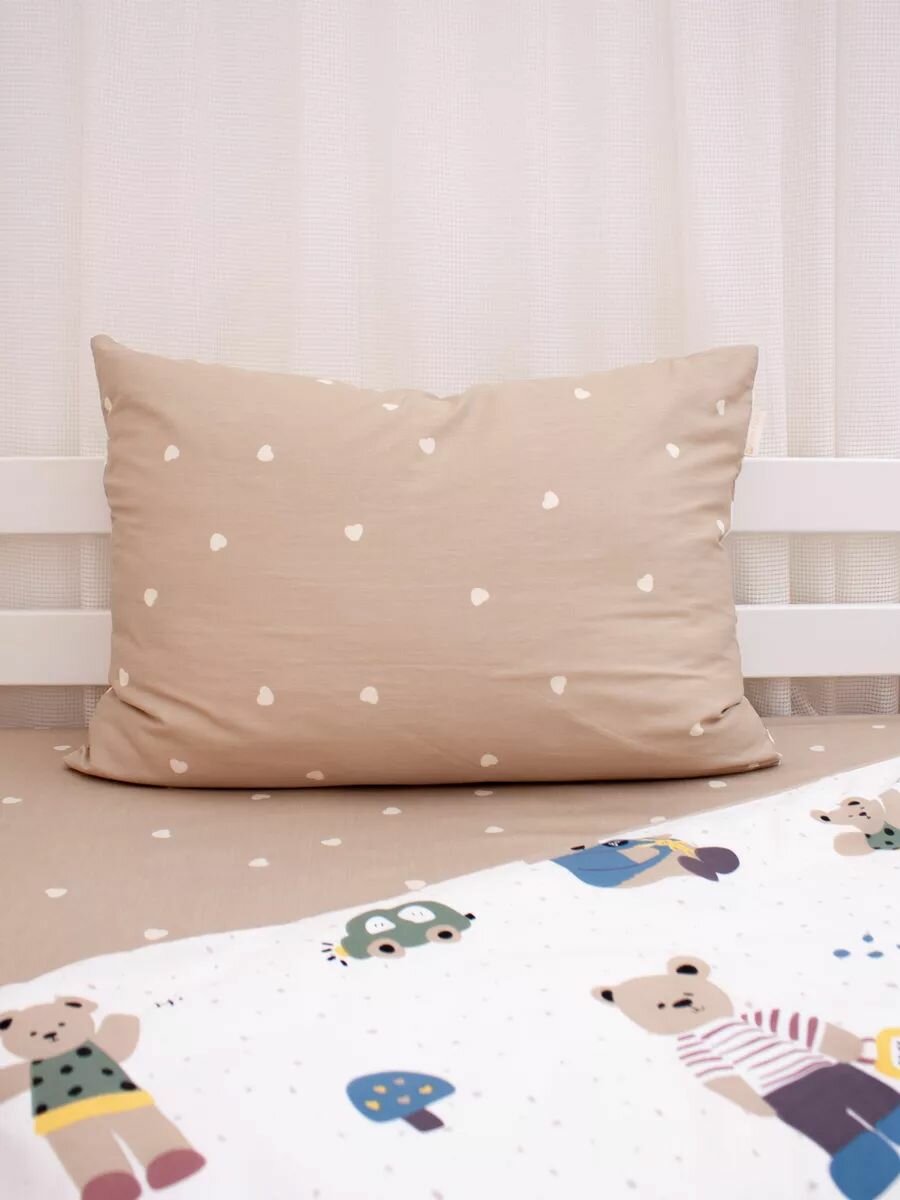 COROCOCO Наволочка на молнии Сердечки на бежевом 40х60