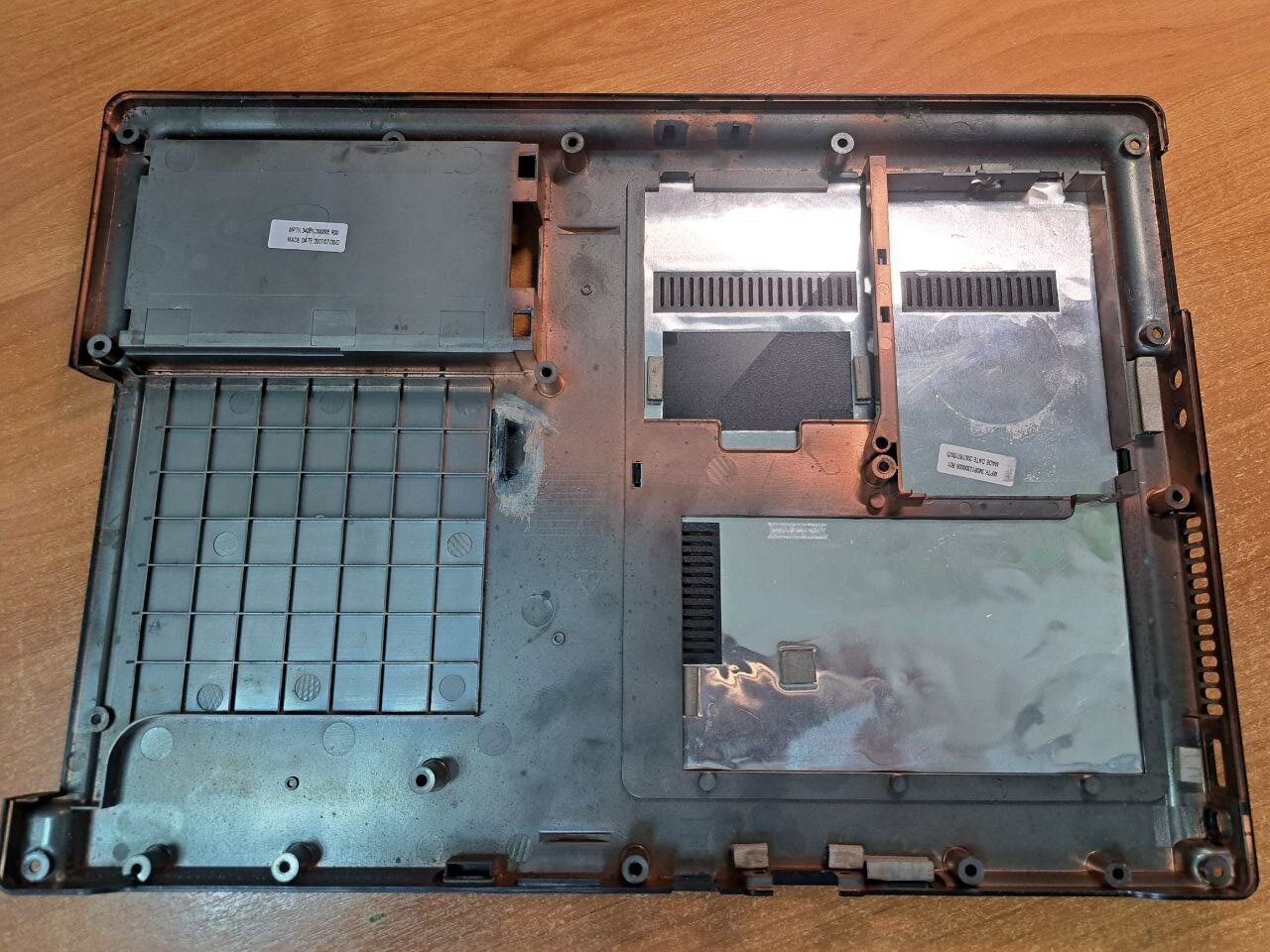 Нижняя часть корпуса (поддон) ноутбука Roverbook Voyager V514 WH