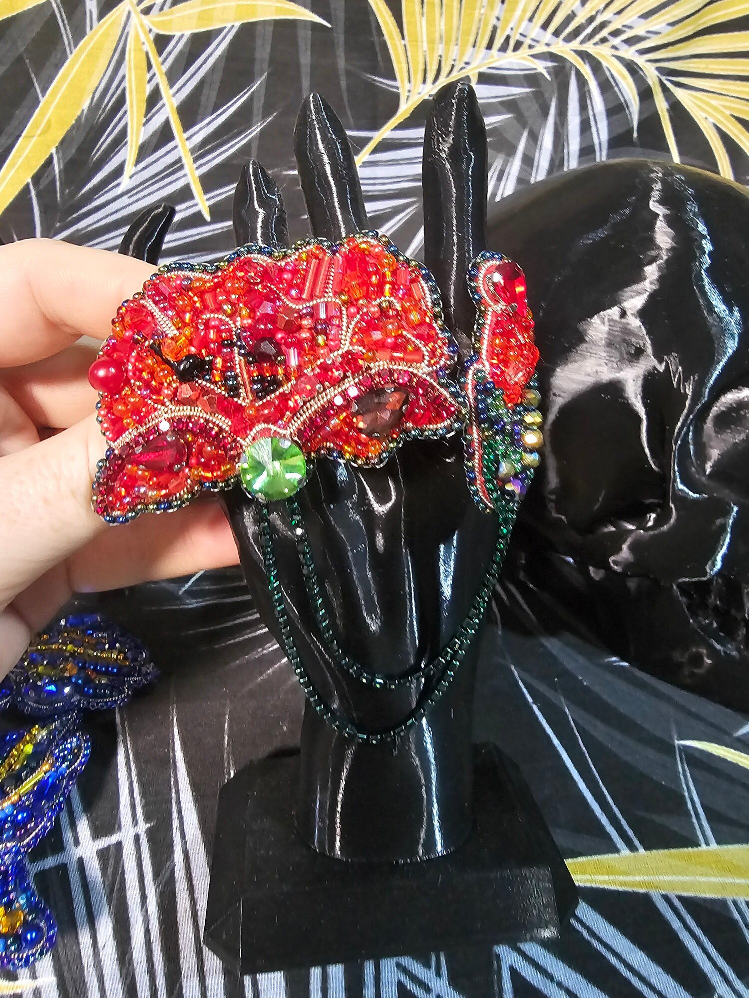 Брошь, стразы