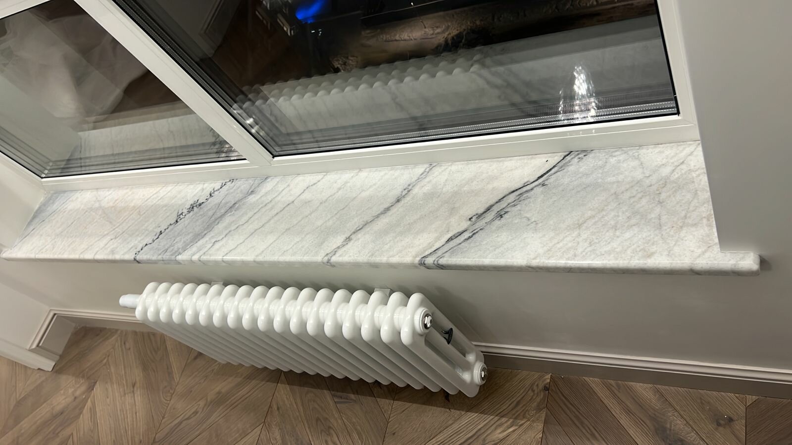 Подоконник из благородного белого натурального мрамора, 30мм толщиной, под проём 1500х300мм