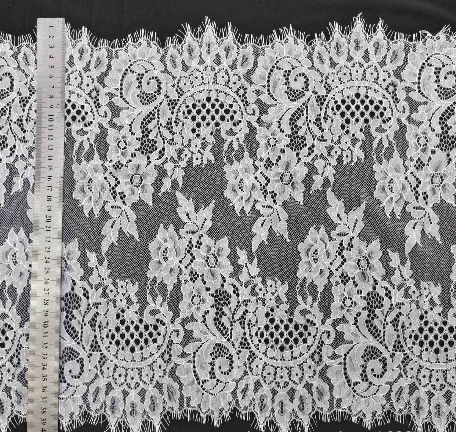 Французское кружево 30 м белого цвета J 40CM Off White