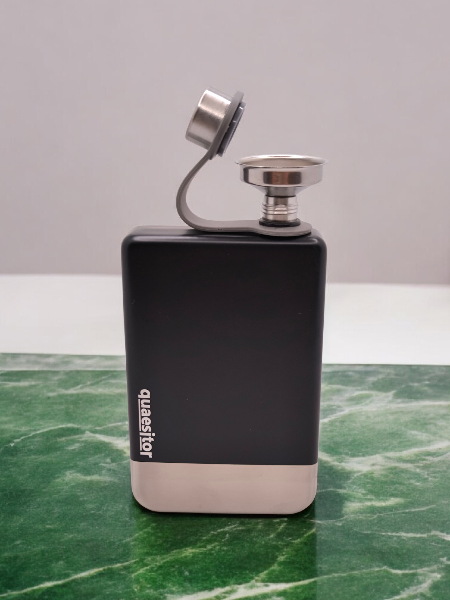 Фляжка для алкоголя и воды, 250 мл. Бутылка туристическая, спортивная . Воронка в комплекте.