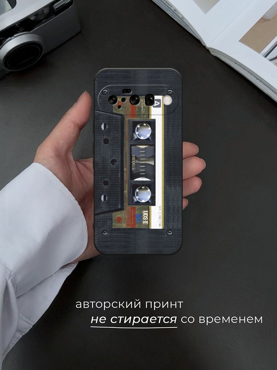Черный матовый чехол на Google Pixel 10 / Гугл Пиксель 10 с принтом Пленочная кассета — фото 1