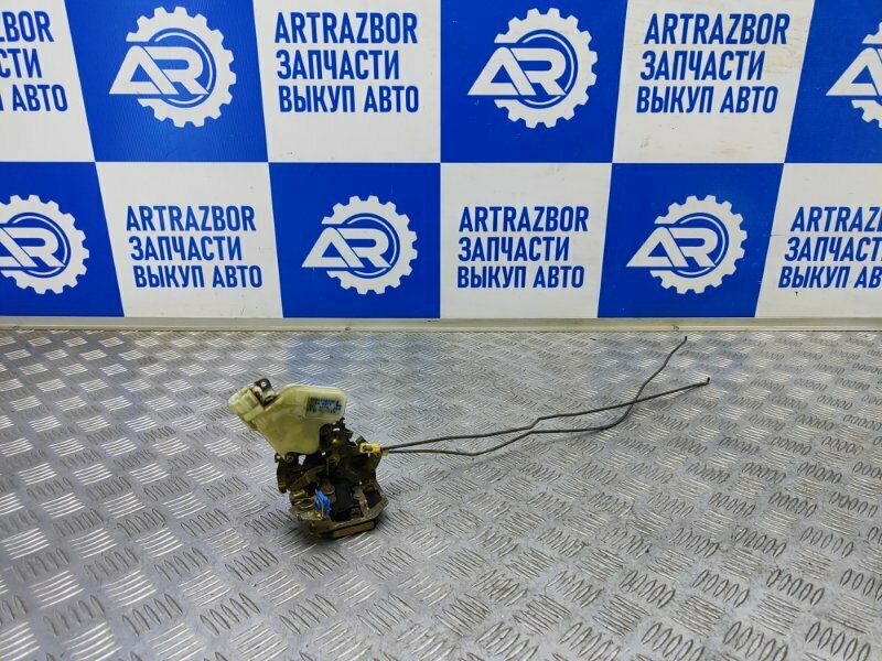 Б/У Замок двери задней левой Nissan Cefiro A33 / Ниссан Cefiro A33 VQ20DE 2000