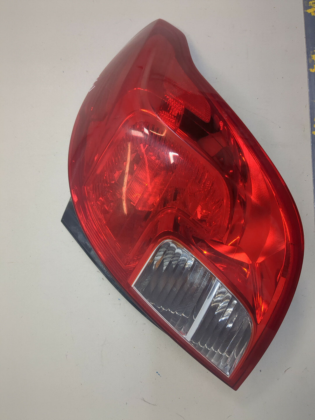 Фонарь (задний) правый Buick Encore Б/У