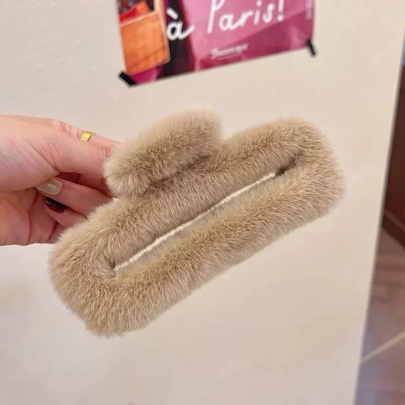 Зимние пушистые плюшевые заколки для волос из искусственного меха с большим крабом, khaki 13cm