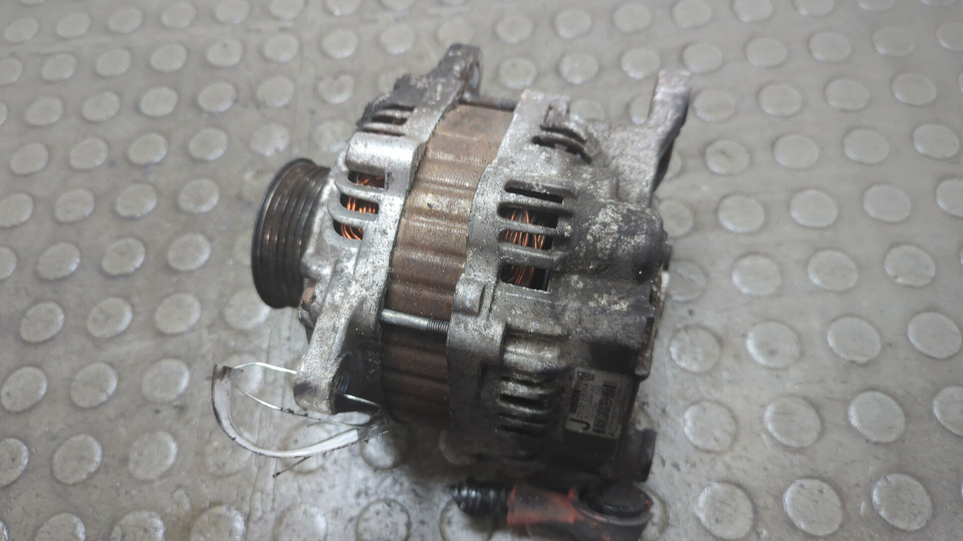 Генератор Nissan Pathfinder Б/У