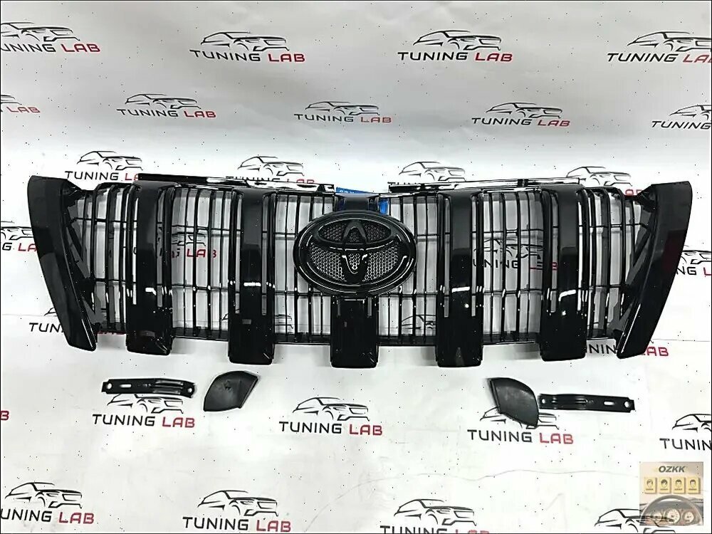 Решетка радиатора Toyota Land Cruiser Prado 150 / Тойота Ленд Крузер Прадо 150 (2013-2017), штатная, черный антихром, ABS пластик, эмблема в комплекте, установка в штатные места