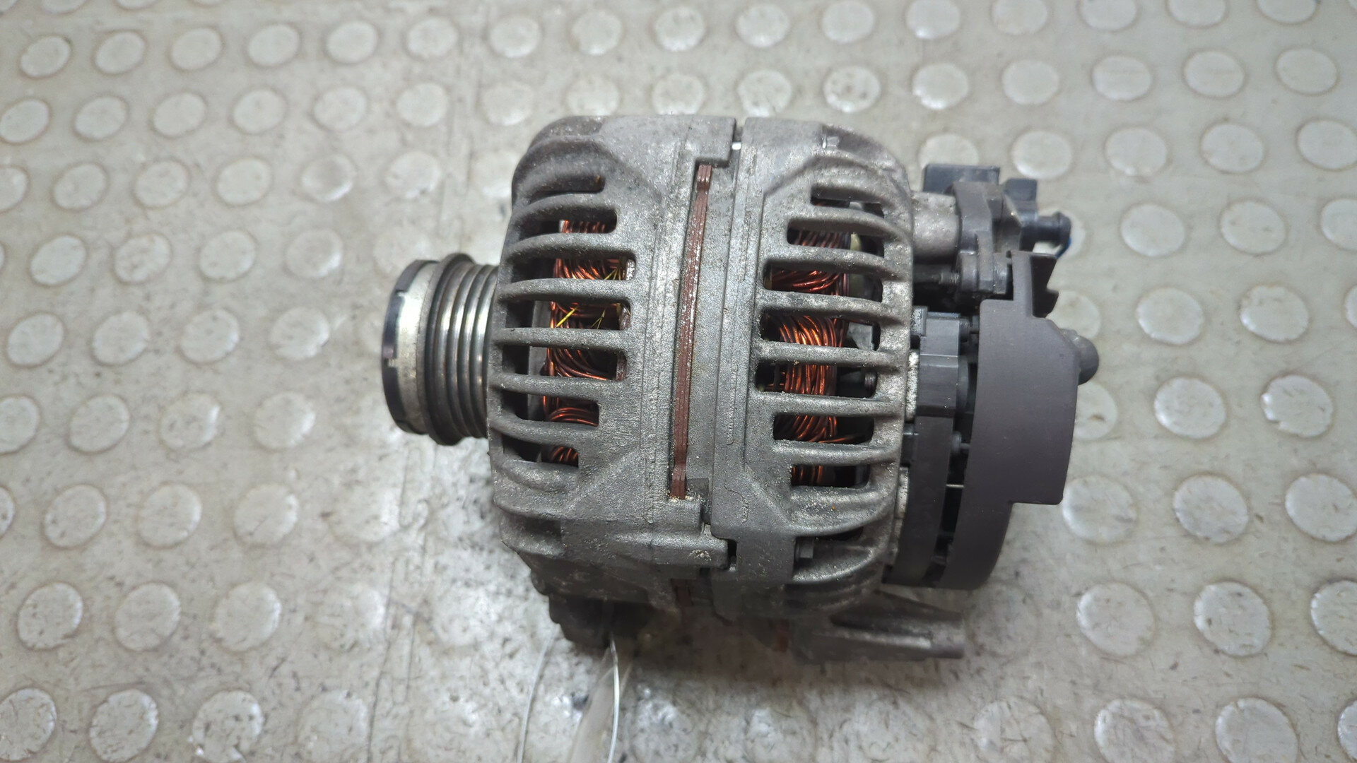 Генератор Volkswagen Passat 5 Б/У
