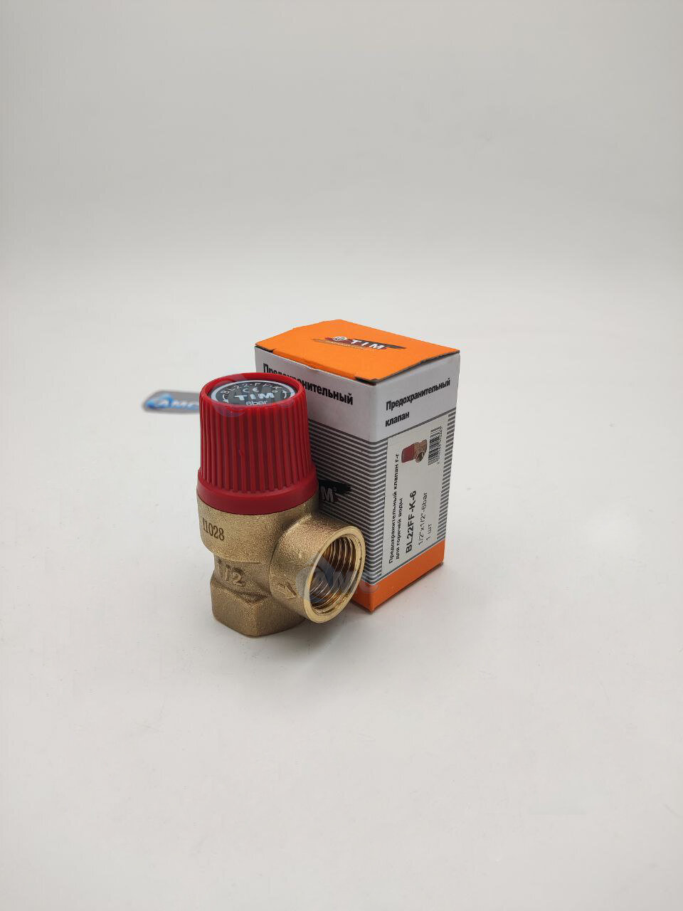 Предохранительный клапан 1/2" ВР TIM (6 бар) красный BL22FF-K-6