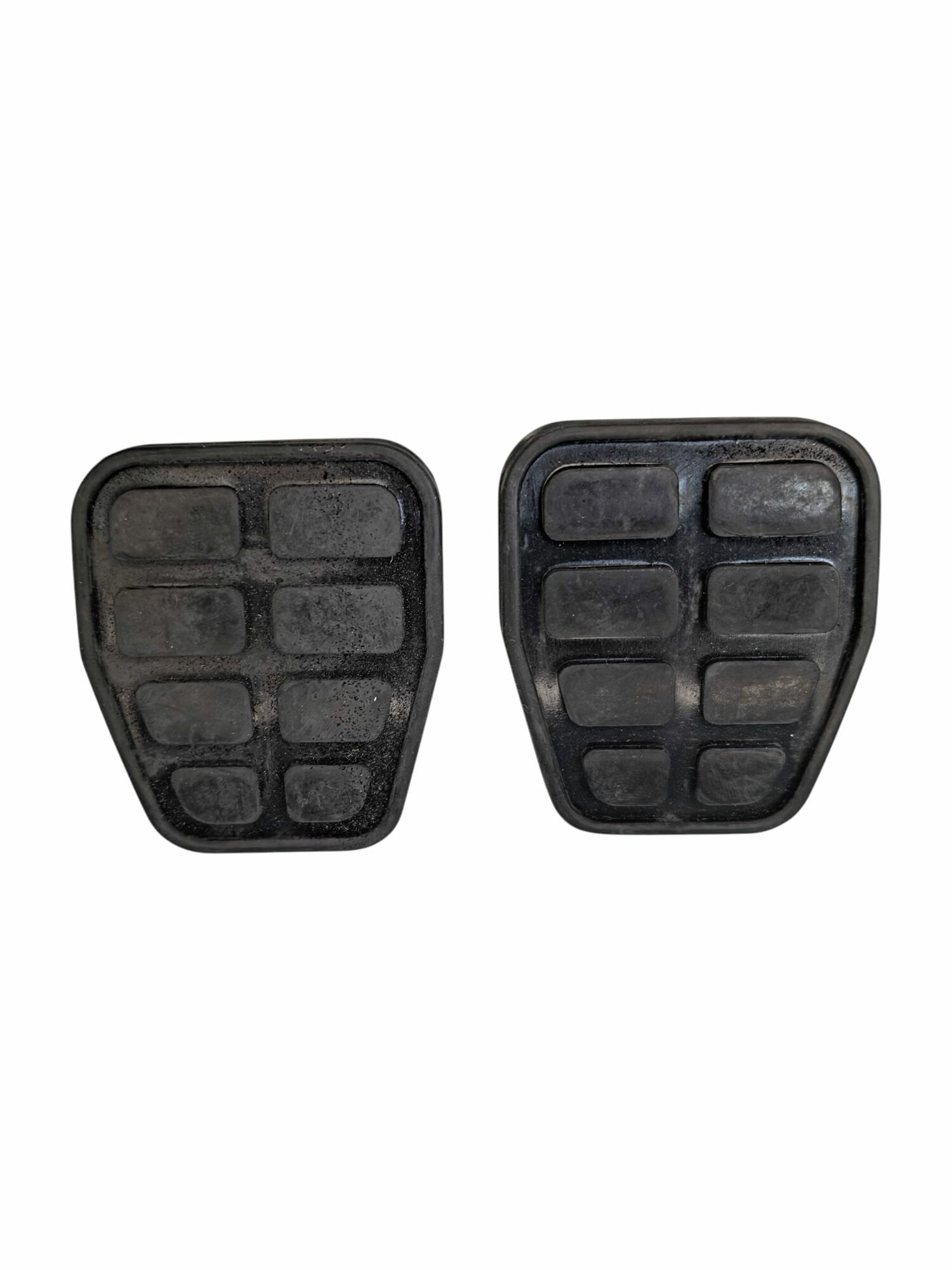 Накладки педали сцепления и тормоза Фольксваген ПассатТранспортер (Volkswagen Passat/Transporter) комплект 2 шт. Metalcaucho