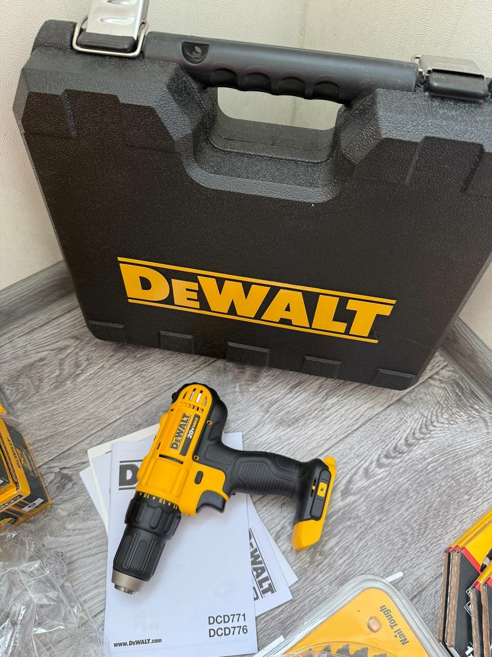 Шуруповерт Dewalt DCD771 20V