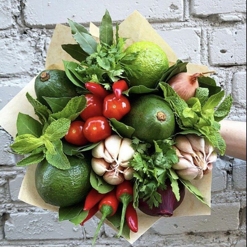 Овощной букет гуакамоле с авокадо, чили, мятой, помидорами, луком, петрушкой и чесноком оригинальный очень хорошо