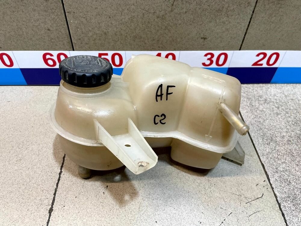 Расширительный бачок Opel Astra F