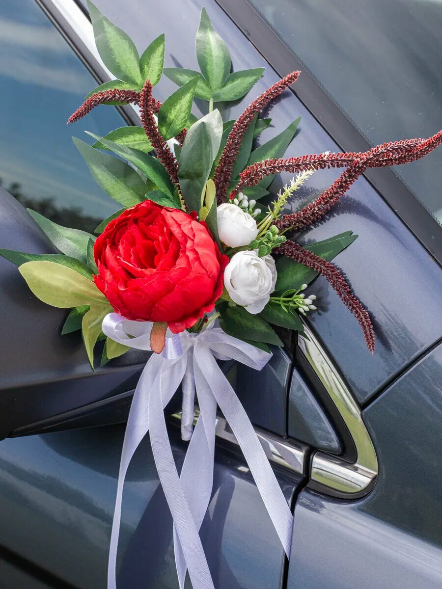 Свадебное украшение машины на ручки и зеркала молодоженов
