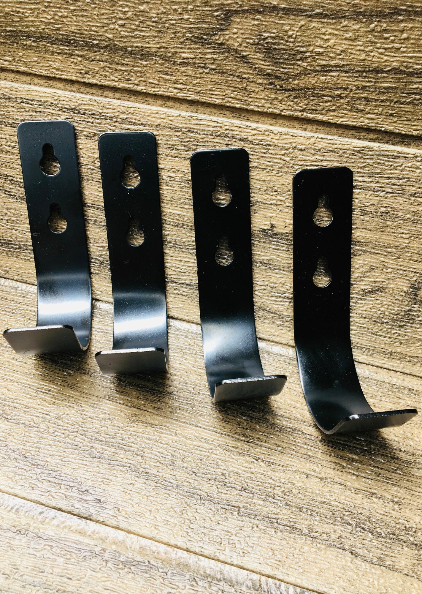 4шт. Крючки для садовых инструментов, сталь, 4шт + саморезы для крепления 8шт, набор. Нагрузка 25 кг.