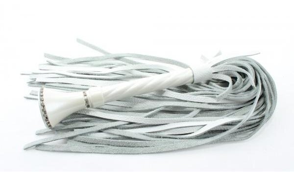 Плеть БДСМ Арсенал роскошная белая длина 6 см материал натуральная кожа