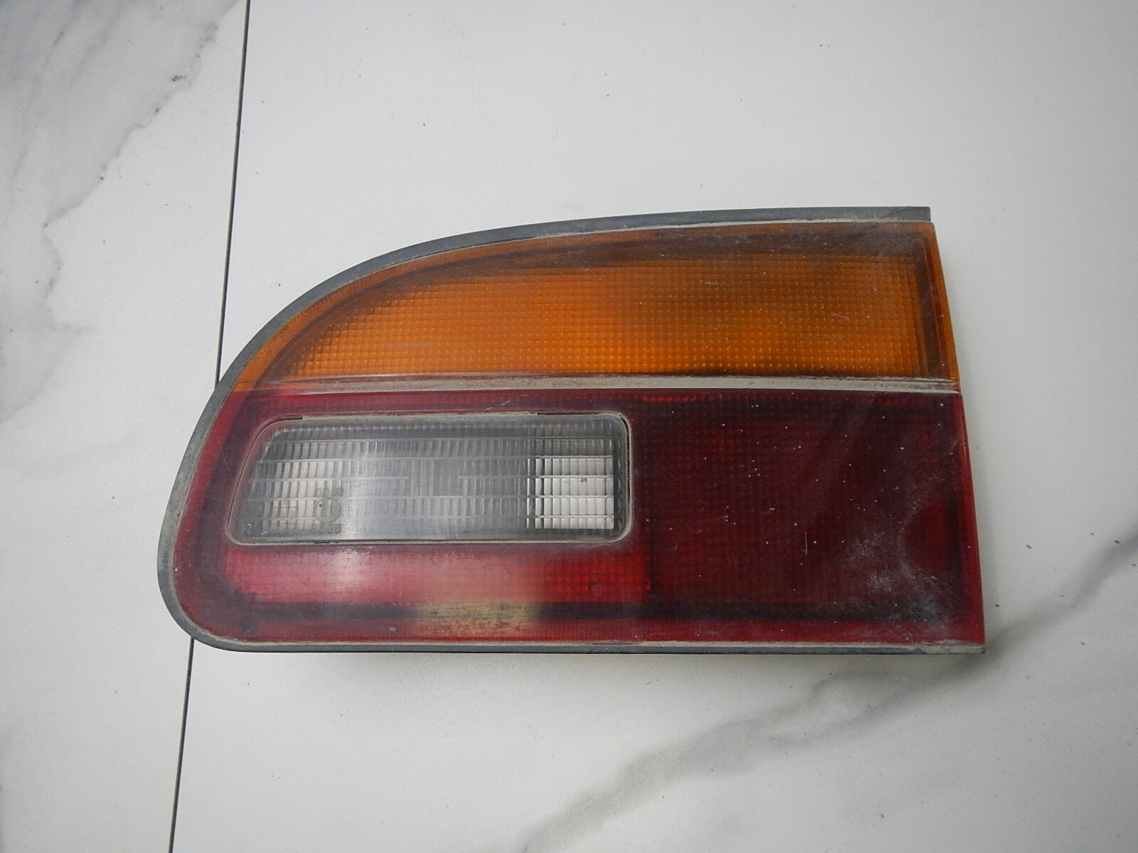 Б/У Фонарь задний внутренний правый, Mitsubishi (Митсубиси)-DELIKA (94-06) MITSUBISHI DELIKA (94-06) Царапины. 623045 MI...